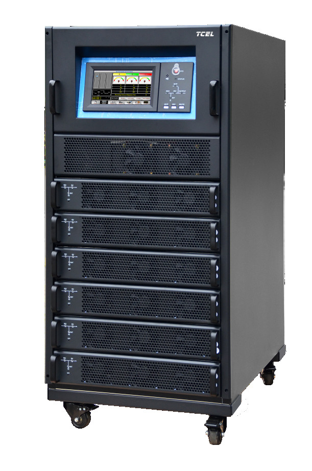 El estante modular de Data Center UPS UPS montó 10-90KVA